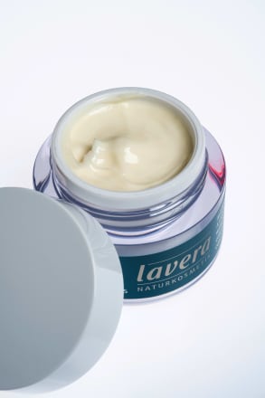 lavera Nachtcreme Basis Sensitiv Anti-Falten Q10, 50 ml dauerhaft günstig online kaufen | dm.de