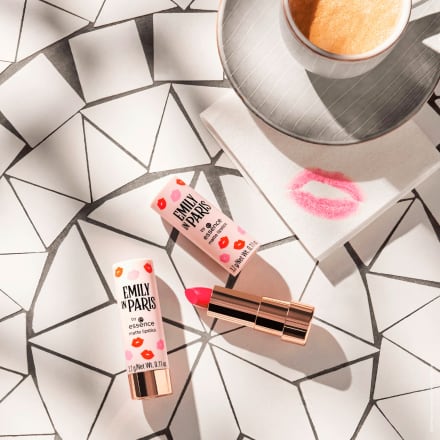 essence Червило за устни с матов ефект Emily In Paris - Nr. 01 Merci ...