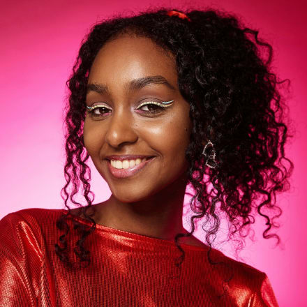 essence HARLEY QUINN paleta senki za oči - 01 Hey Puddin‘, 1 kom | dm.rs